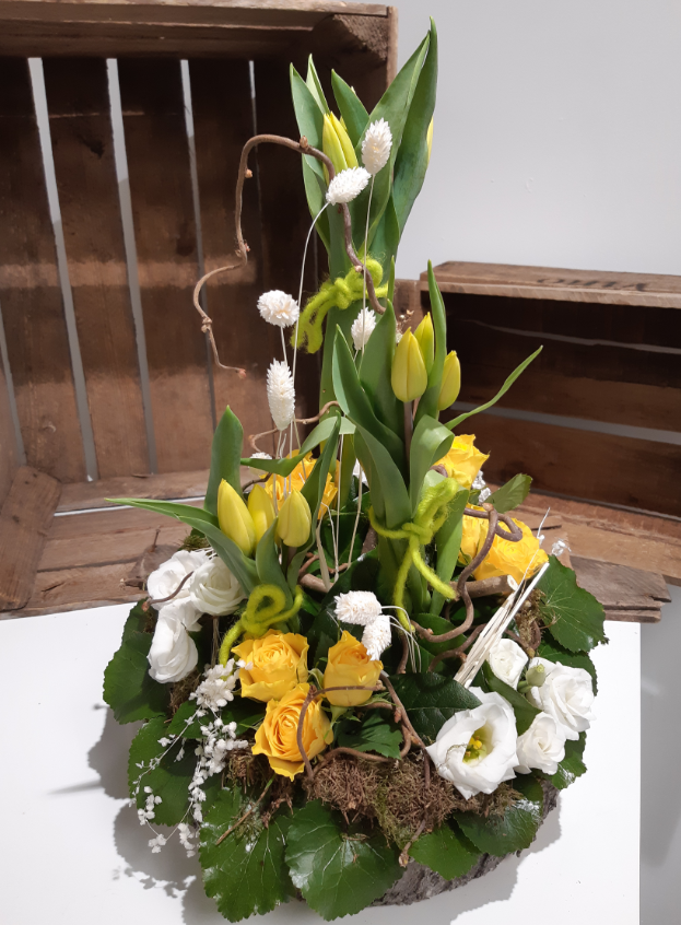 Composition piquée jardin printanier de tulipes